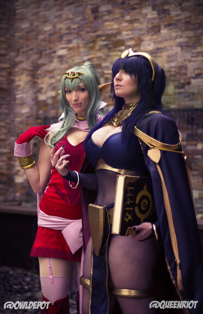 Queen Riot and OwlDepot as Tharja and Tiki from Fire Emblem - 9GAG