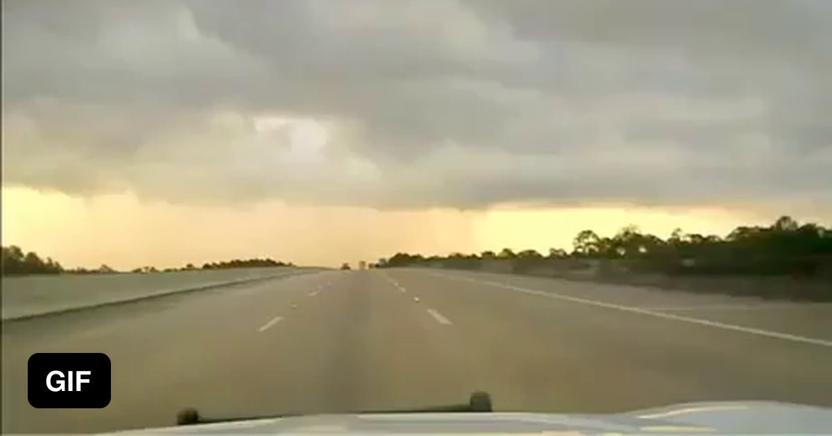 Lightning almost hitting car - 9GAG