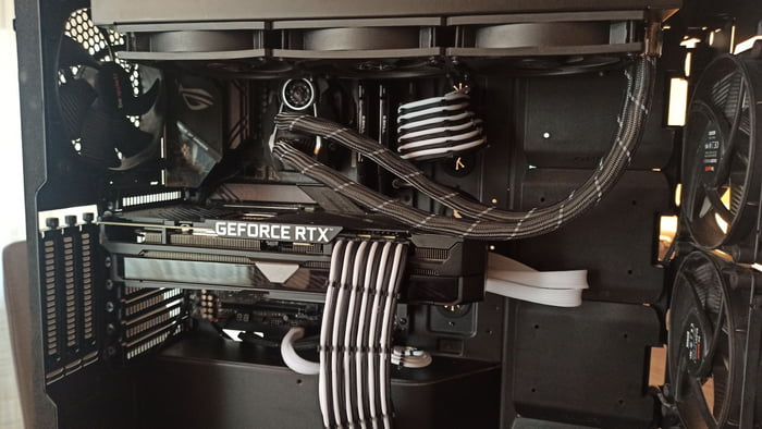 No RGB build! - 9GAG