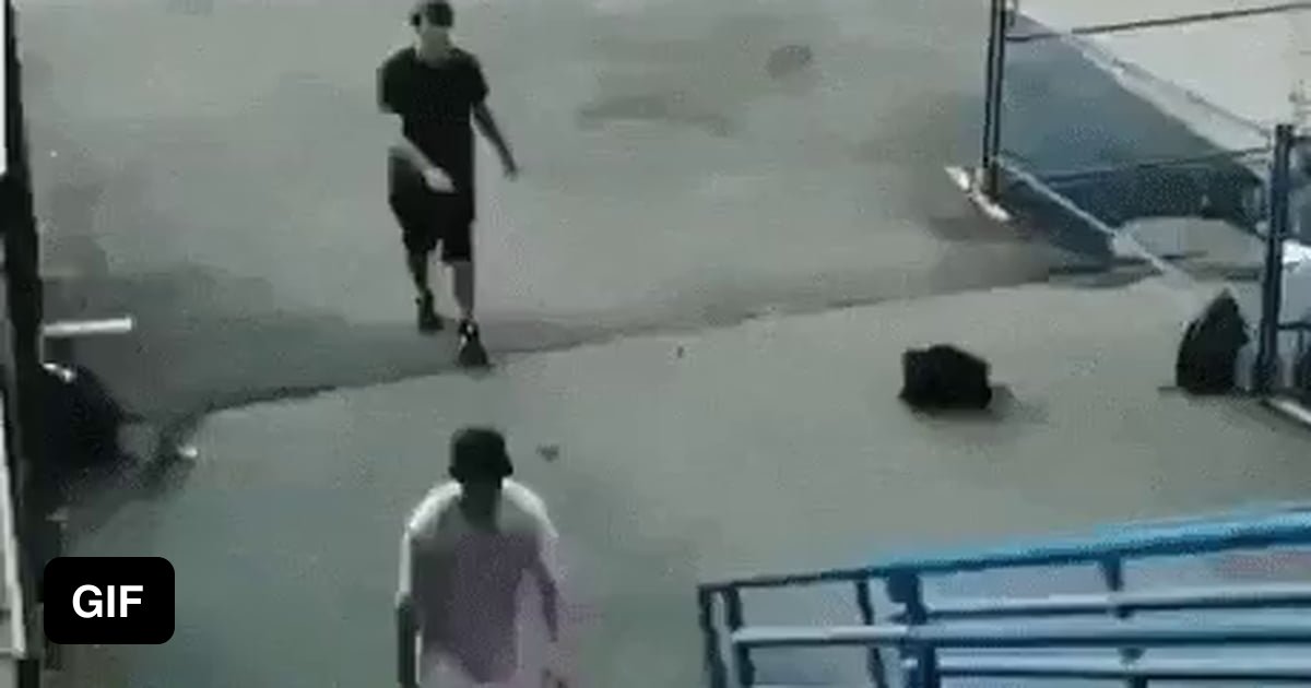 Best reverse gif ever... - 9GAG