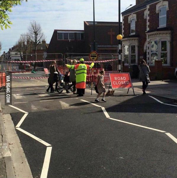 And today's most pointless job goes to... - 9GAG