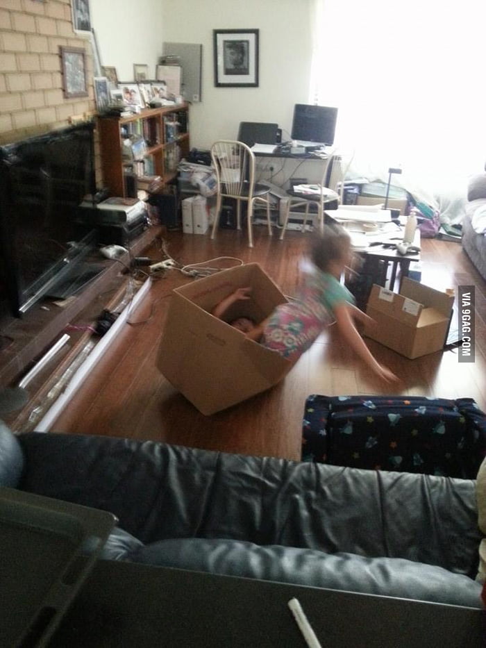 The exact moment playing with an empty box stops being fun - 9GAG