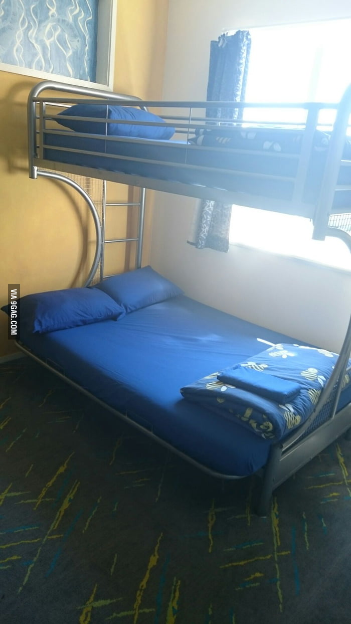 The ultimate third wheel bed! - 9GAG