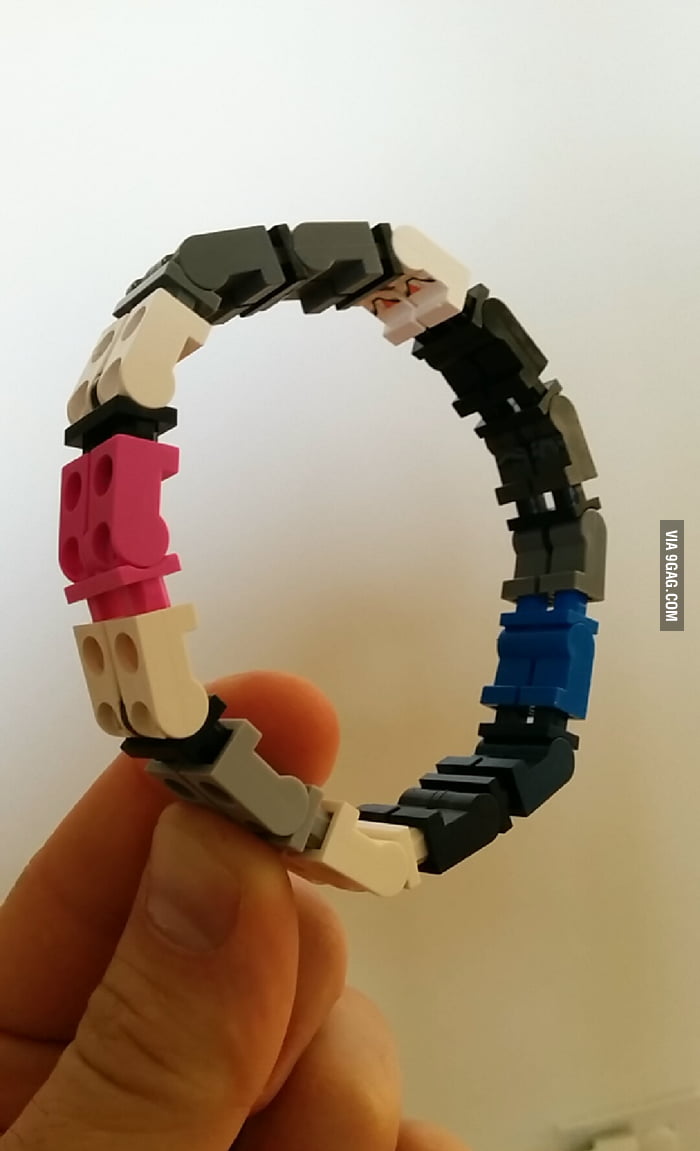 A Lego leg-o - 9GAG