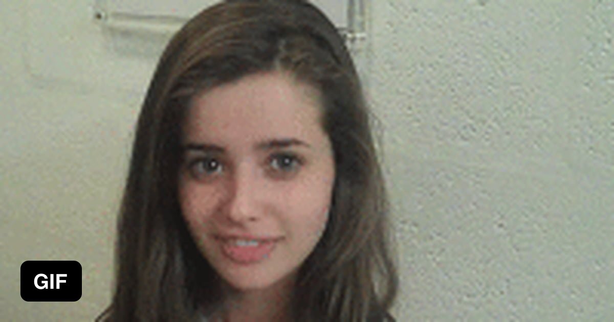 Holly Earl cute smile - 9GAG