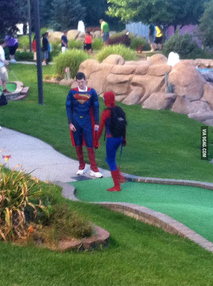 Spider-Man and superman playing mini golf - 9GAG