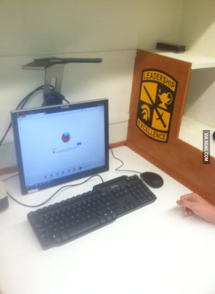 Some one pulled a prank in the computer lab, went for the easy fix - 9GAG