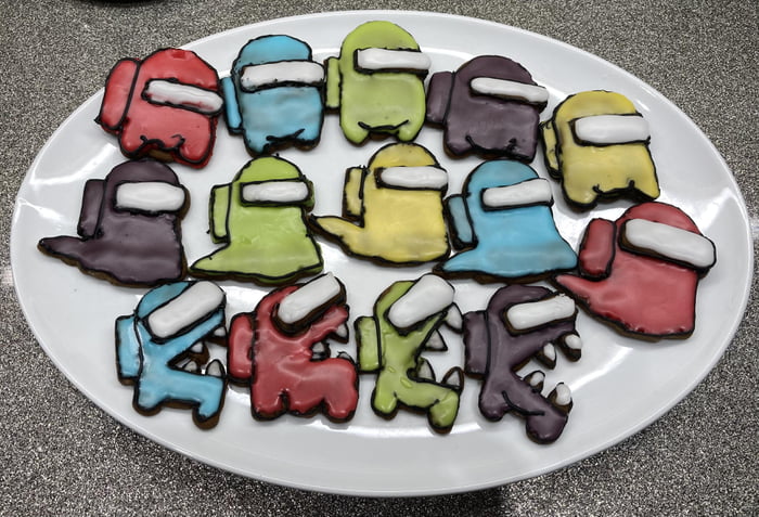 “Everybody is sus” gingerbread cookies - 9GAG