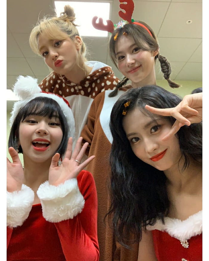 Jihyo, Sana, Chaeyoung & Momo - 9GAG