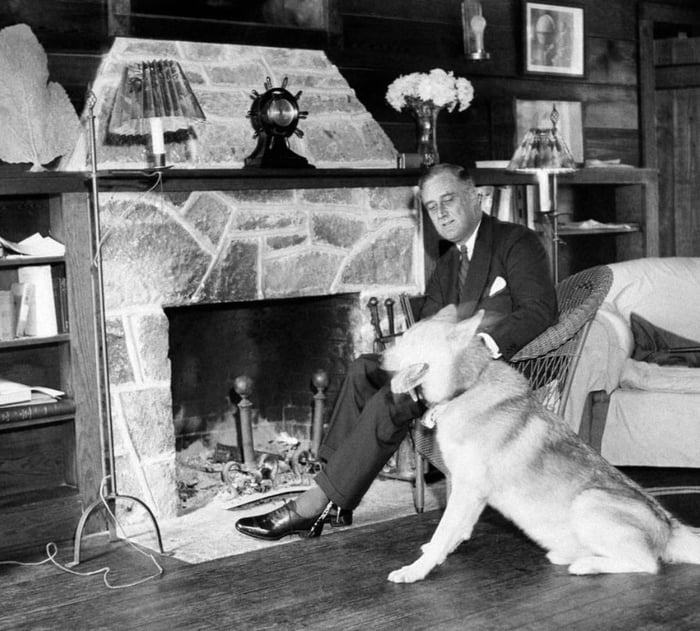 FDR and his dog named Major — a name shared by Joe Biden’s dog. 1933 - 9GAG