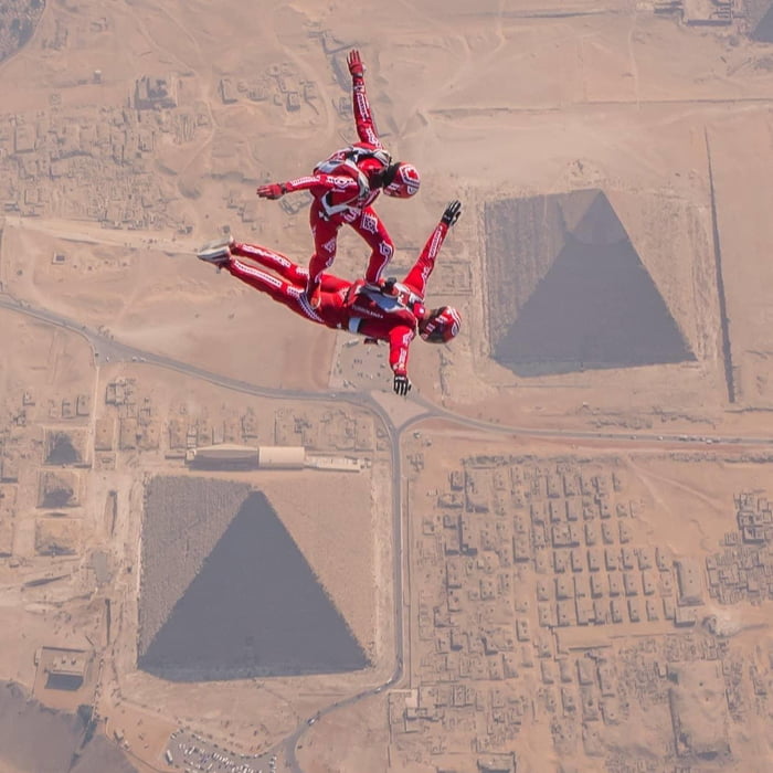 One of the rarest and coolest skydiving pics over the pyramids that i ...