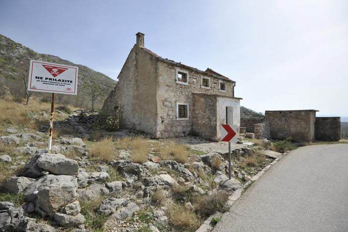 Luka Modrić childhood house, still with table "Mines" - 9GAG