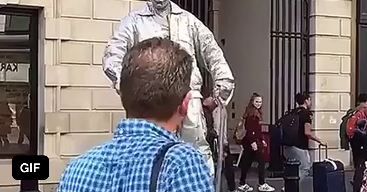 This street performer - 9GAG