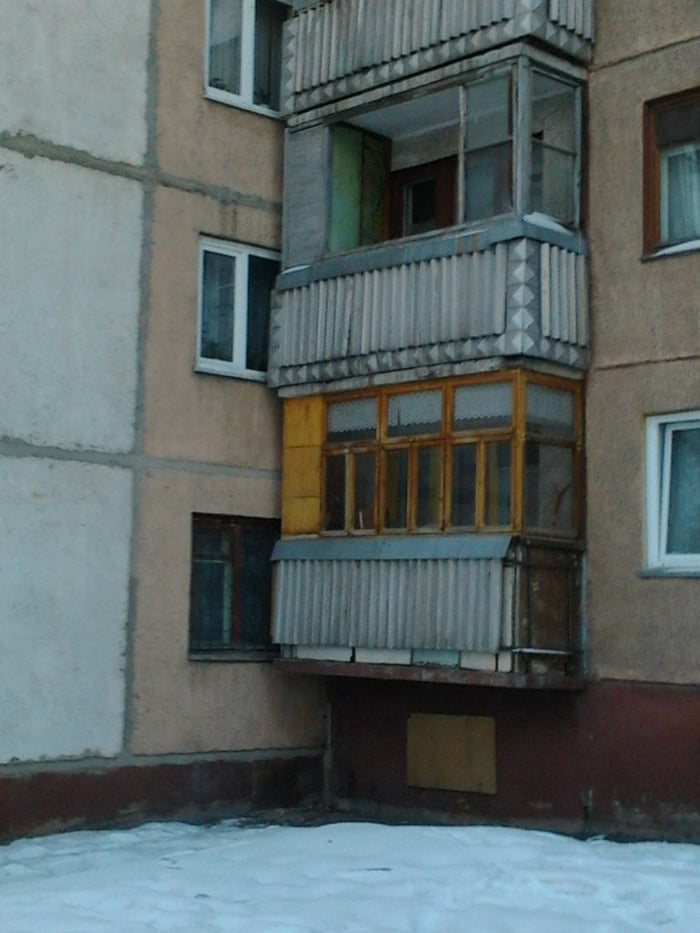 A normal russian house - 9GAG
