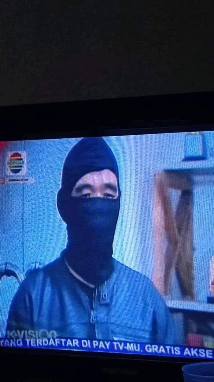 Ooo, sekarang main film - 9GAG