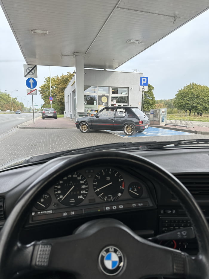 BMW E30, joyride - 9GAG