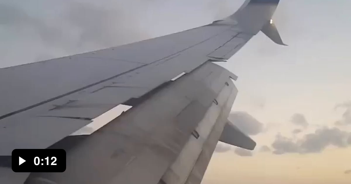 Boeing 737 right wing strike - 9GAG