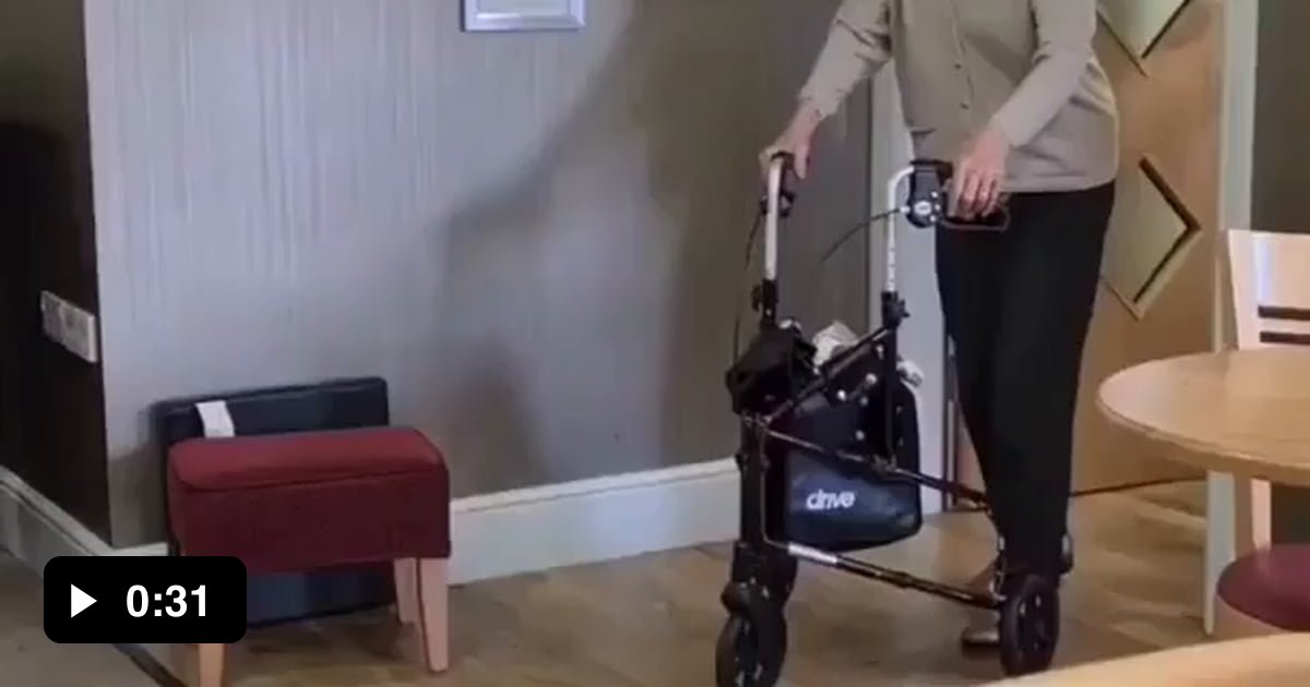 This Elderly Couple Reuniting After 8 Months Apart 9GAG