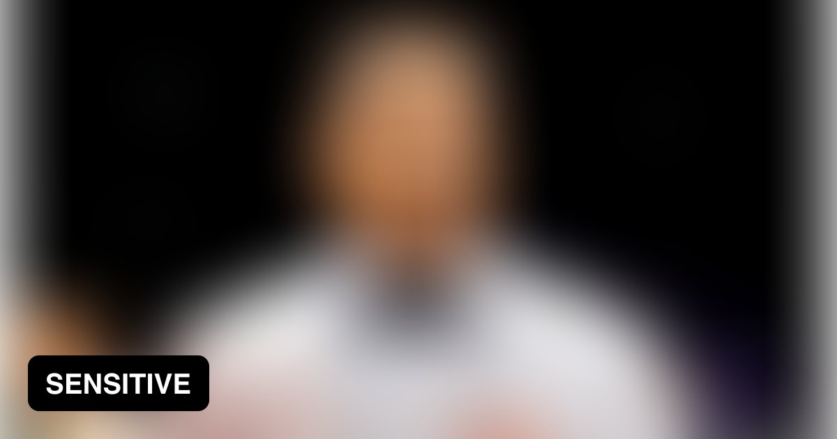 Referee Tony Weeks after a Boxing Match in 2019 - 9GAG