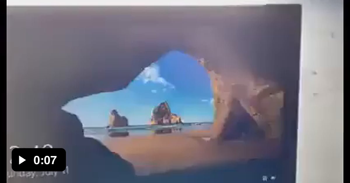 Visiting the default Windows 10 login screen (Wharariki Beach, Golden ...