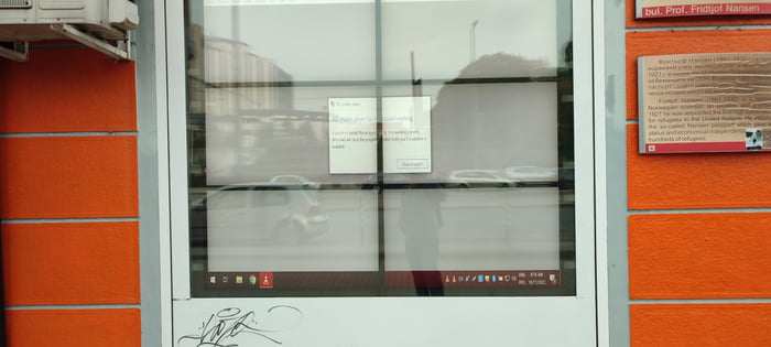 Even VLC sucks on Windows - 9GAG