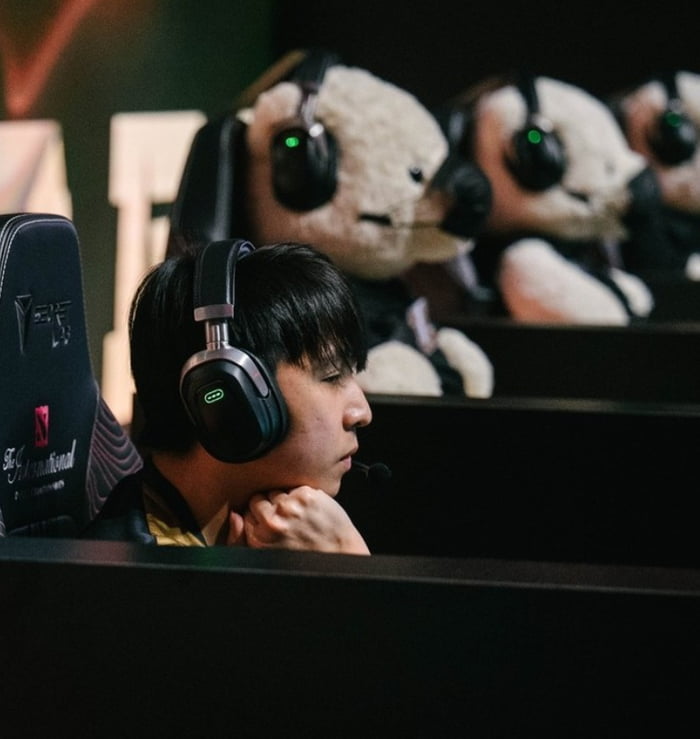 One of the most iconic, legendary, gigaChad and saddest photo of today ...