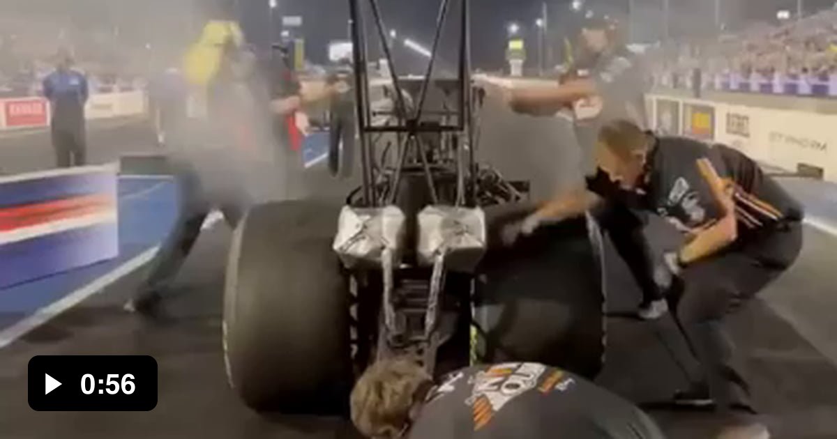 11,000 Horsepower Top Fuel Drag Car eating up the strip - 9GAG