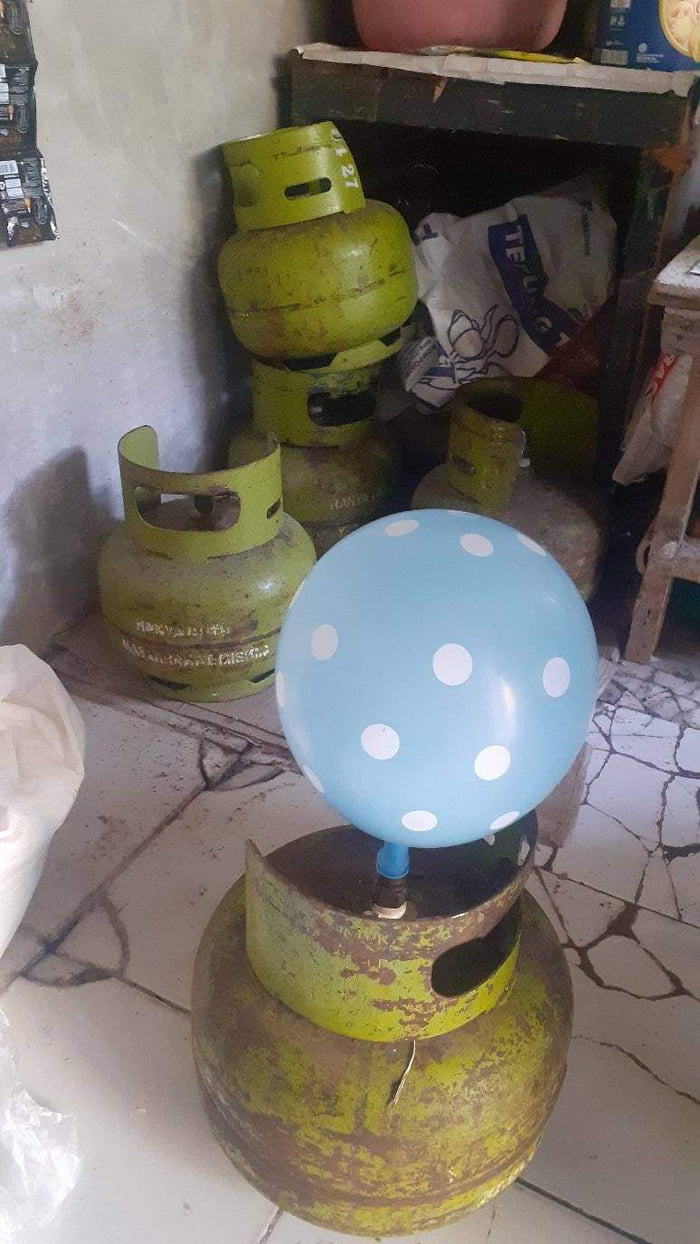 Meletus balon ijo - 9GAG