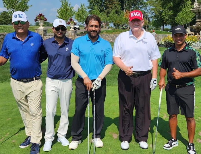 Donald Trump spotted with Indian famous Cricketer Mahendra Singh Dhoni ...