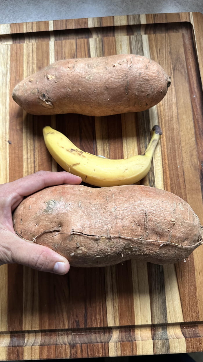 These epic sweet potatoes vs banana - 9GAG