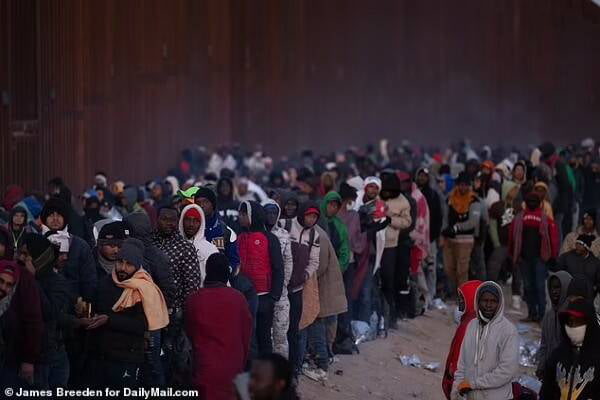 Daily Mail: the situation on the state's border with Mexico. Every day ...