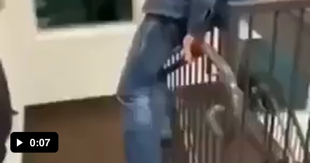 Dude realise falling is much easier than slipping - 9GAG