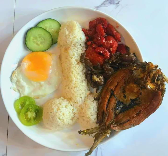 Typical Filipino Breakfast: egg, tocino (meat marinated in sweet syrup ...
