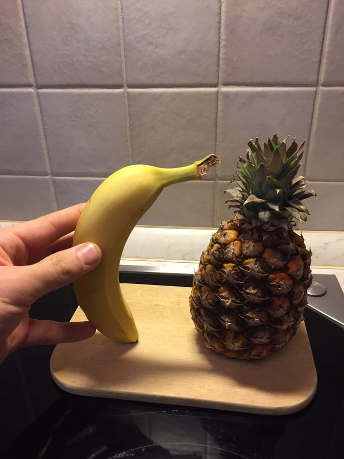 Tiny Pineapple (Banana for scale) - 9GAG