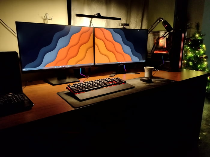 New bigger table and second monitor made a big difference - 9GAG