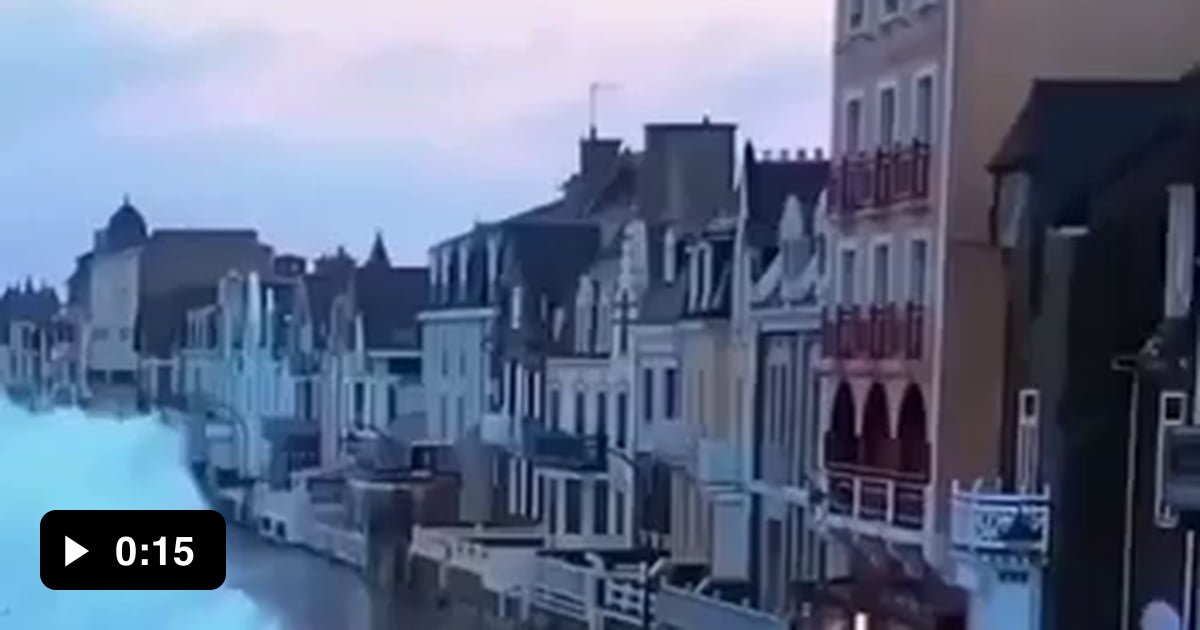 Powerful tidal waves in Saint-Malo - 9GAG