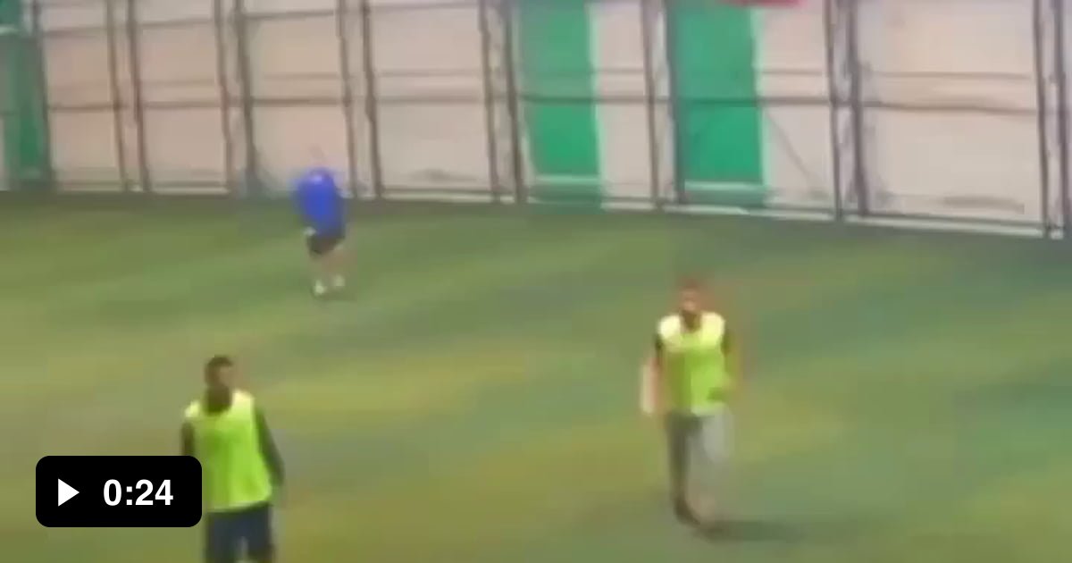 World's worst football (soccer) players - 9GAG