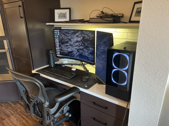 Is the monitor too close? - 9GAG