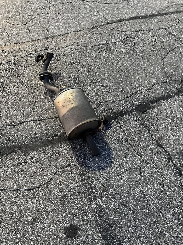 The whole-ass exhaust fell off. Just wanted to drive home man - 9GAG