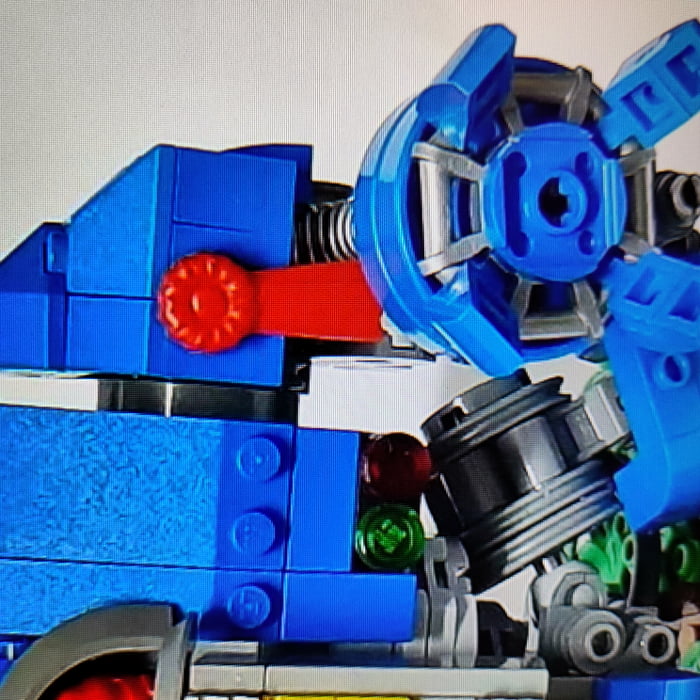 The red Part - what Name / Part Number does it have? Where can someone ...