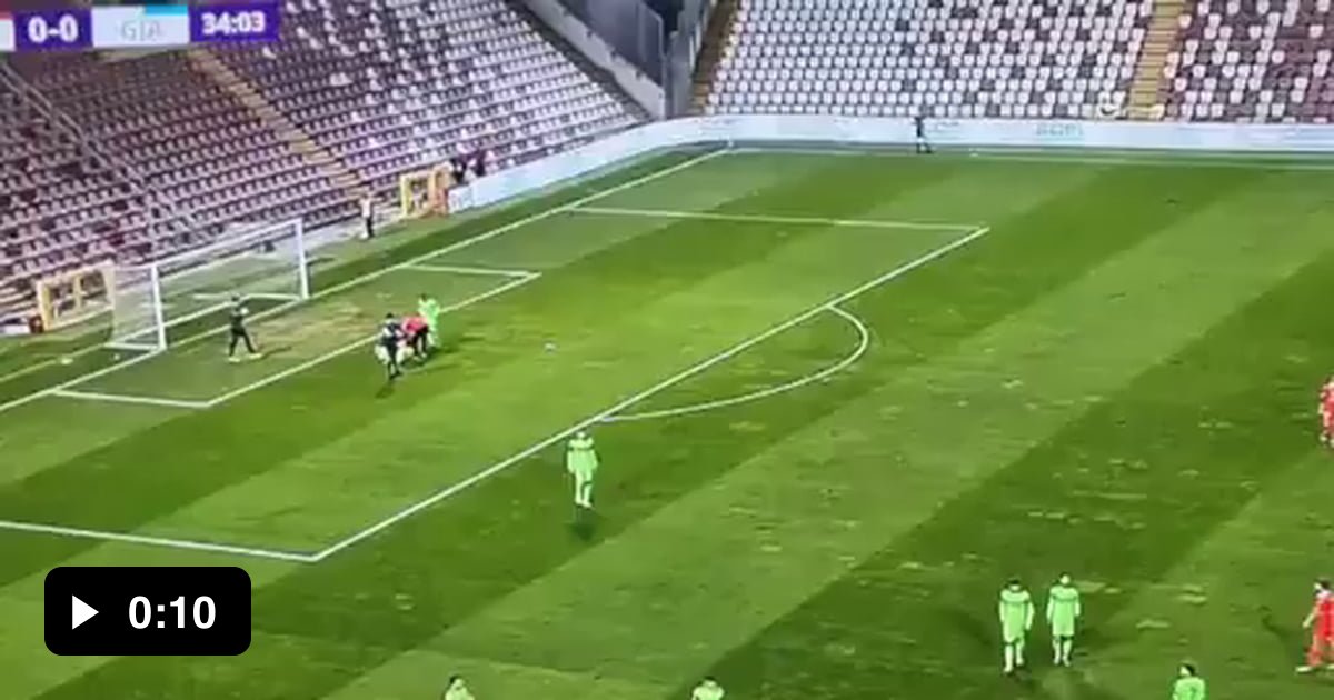 Pep Clotet, manager of Serie C side Triestina, assaults his own player ...