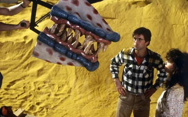 A sandworm, Alec Baldwin and Geena Davis on the set of Beetlejuice in ...
