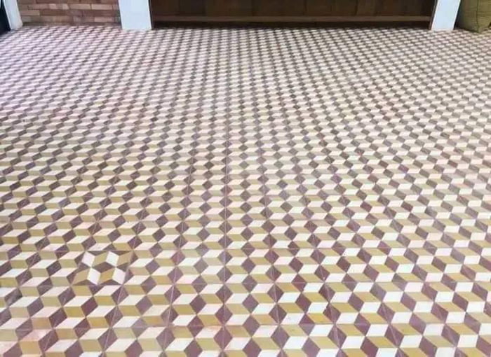 A mildly infuriating misaligned tile - 9GAG