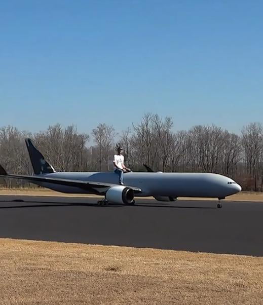 Kevin Hart's private jet - 9GAG