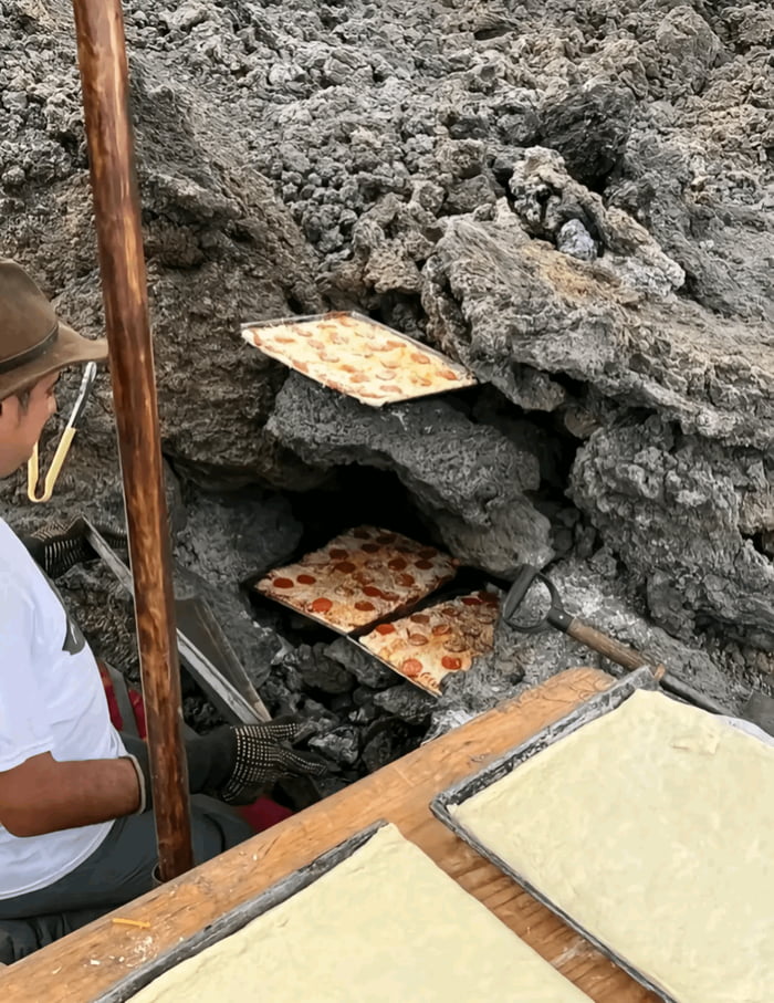 This guy cooked and served a pizza on top of an active volcano (More in ...