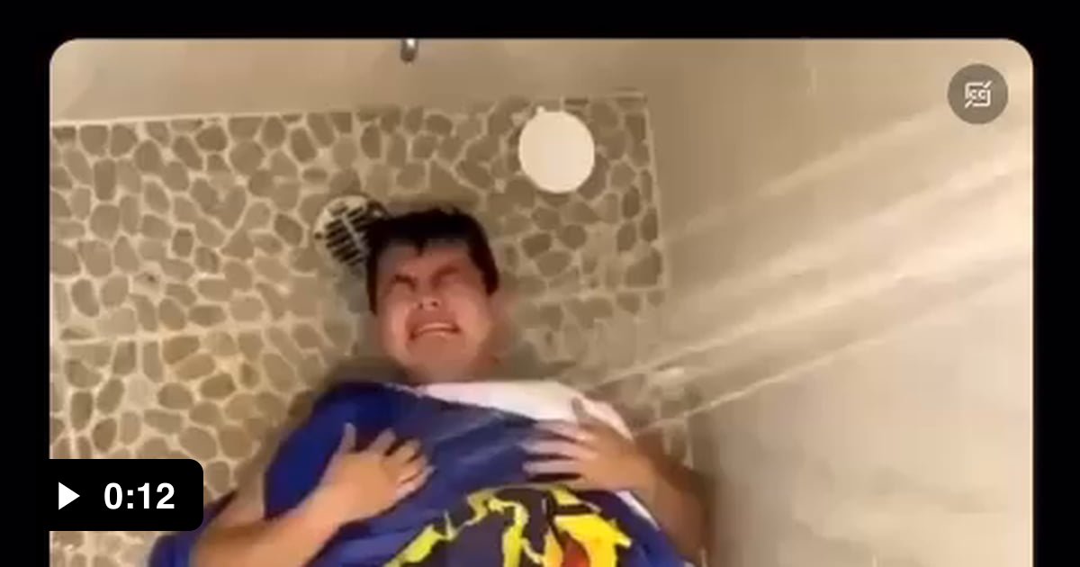 Impresionante: americanista llora desconsolado en la regadera - 9GAG