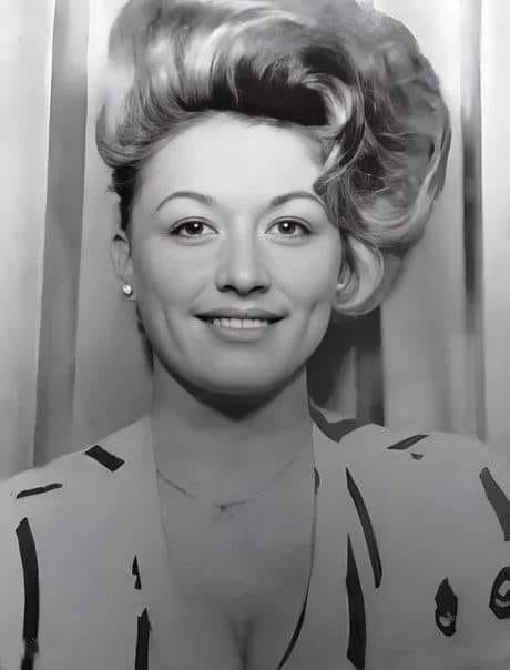 Dolly Parton - 1961 - 9GAG