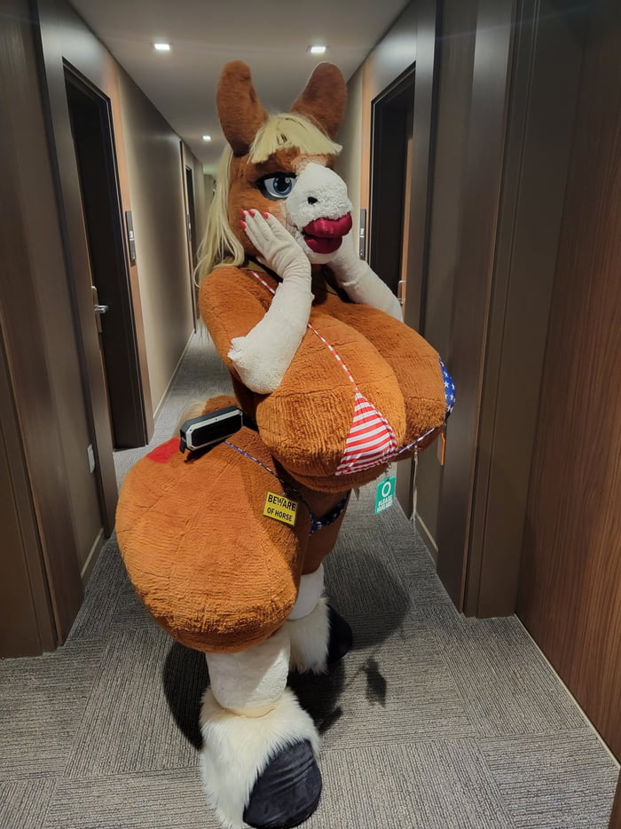 Es ist Fursuit Freitag meine Kuschelbären. Auf vielfachen Wunsch, heute ein Bild mit Fursuit im ...