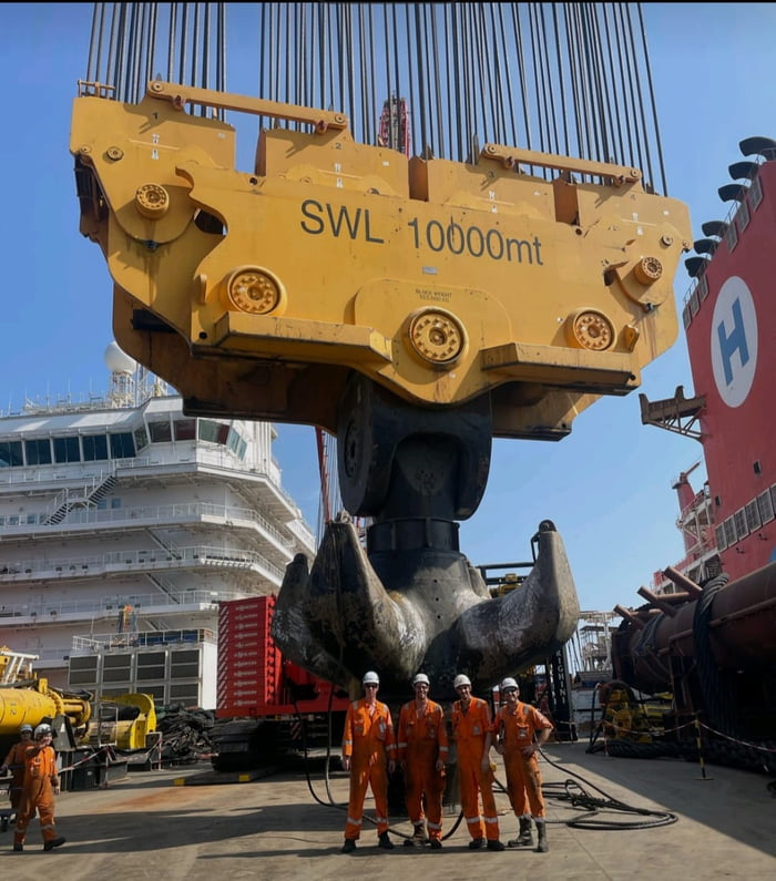 This "hook" from a crane - 9GAG