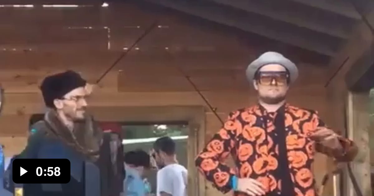 Robot/mannequin dance is on point. - 9GAG